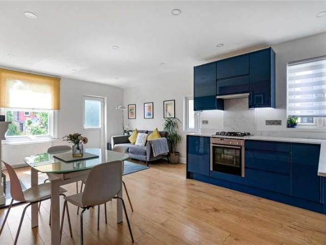 4 Bedroom Maisonette Flat