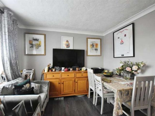 4 Bedroom Maisonette Flat