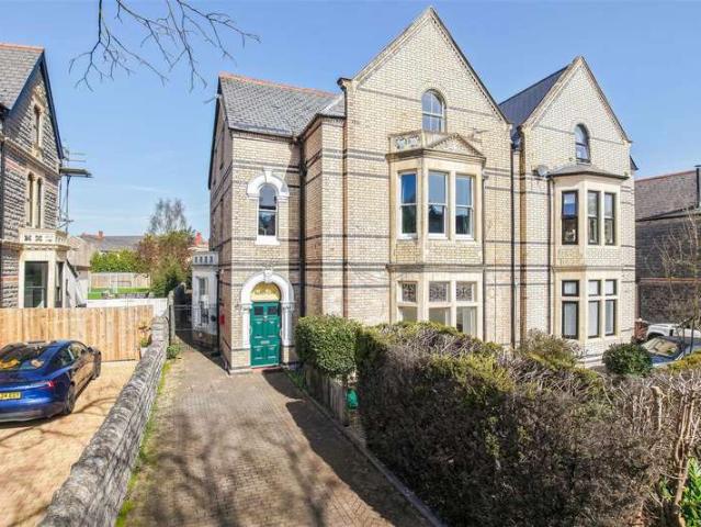 4 Bedroom Maisonette Flat