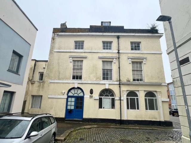 4 Bedroom Maisonette Flat
