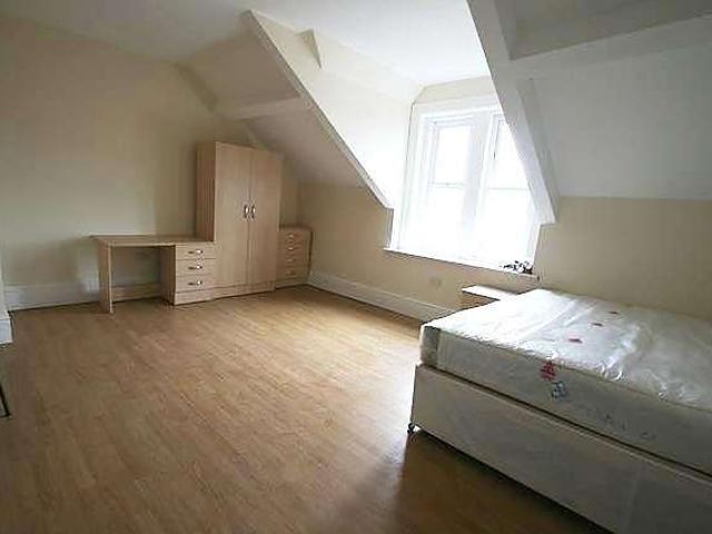 4 Bedroom Maisonette Flat