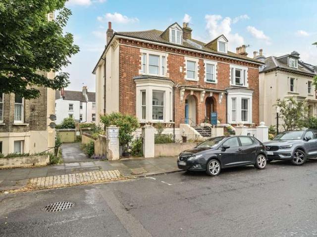 4 Bedroom Maisonette Flat