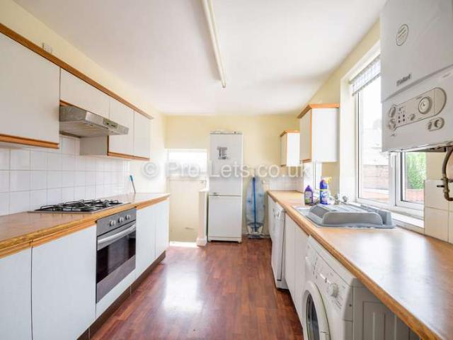 4 Bedroom Maisonette Flat