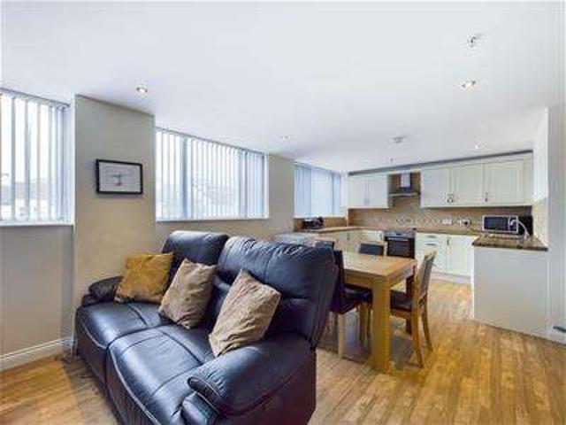 4 Bedroom Maisonette Flat
