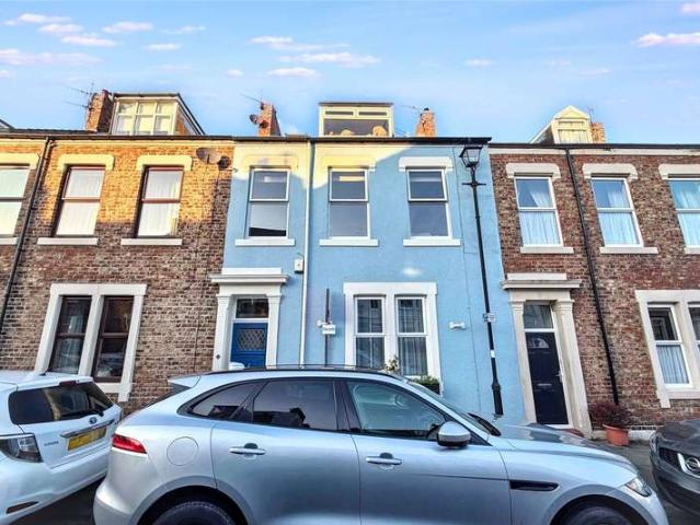 4 Bedroom Maisonette Flat