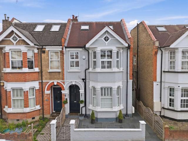 4 Bedroom Maisonette Flat