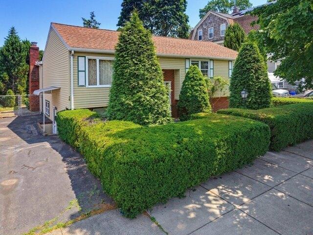 4 bedroom, Malden MA 02148 104543934