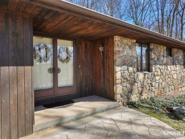 4 bedroom, Manchester CT 06040 102446806