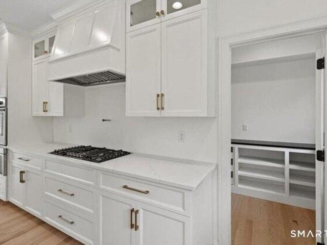 4 bedroom, Manchester CT 06042 105258881