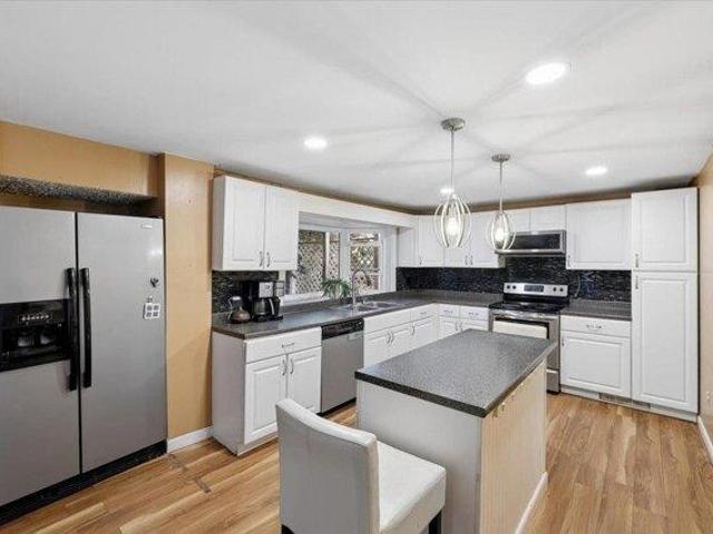 4 bedroom, Manchester NH 03103 105276814