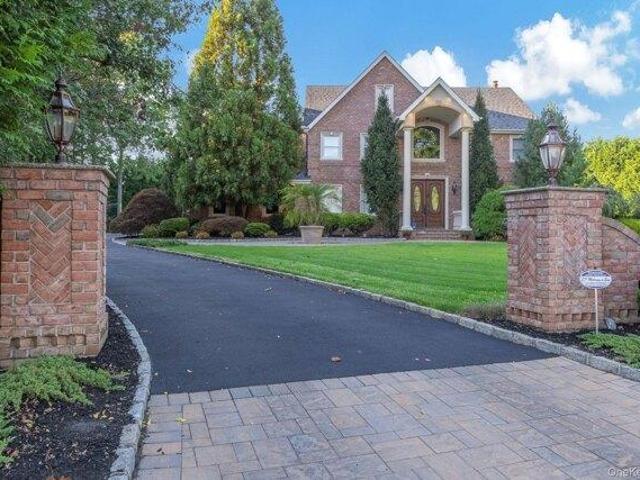 4 bedroom, Manorville NY 11949 104902144