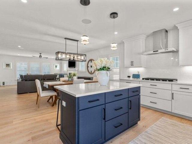 4 bedroom, Mashpee MA 02649 102412453
