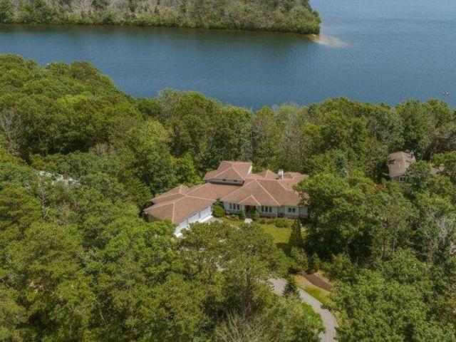 4 bedroom, Mashpee MA 02649 105230373