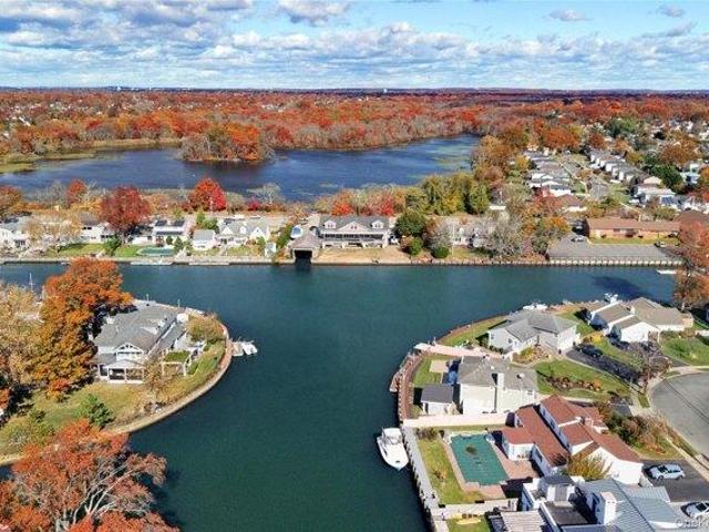 4 bedroom, Massapequa NY 11758 105275605