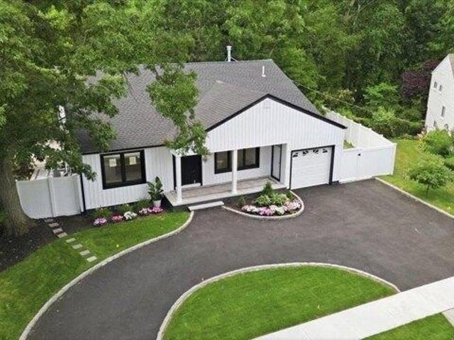 4 bedroom, Massapequa Park NY 11762 104904330