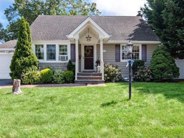 4 bedroom, Massapequa Park NY 11762 104922347