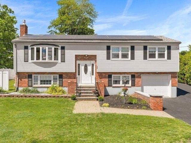 4 bedroom, Methuen MA 01844 104834501