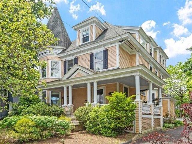 4 bedroom, Methuen MA 01844 105157281