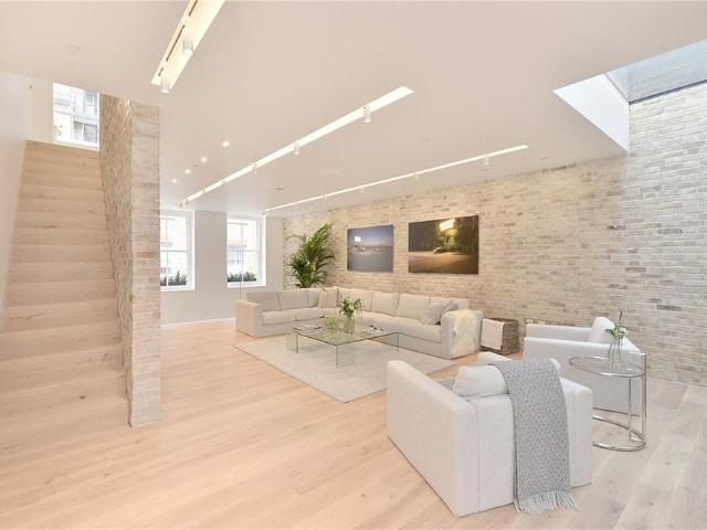 4 bedroom mews to rent
