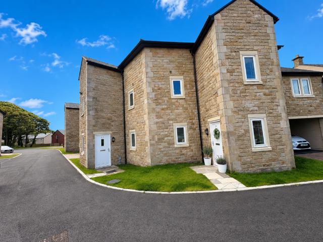 4 bedroom mews to rent