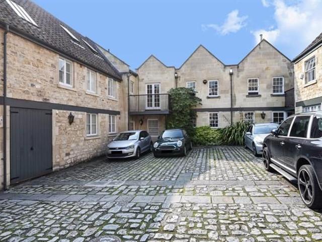4 bedroom mews to rent