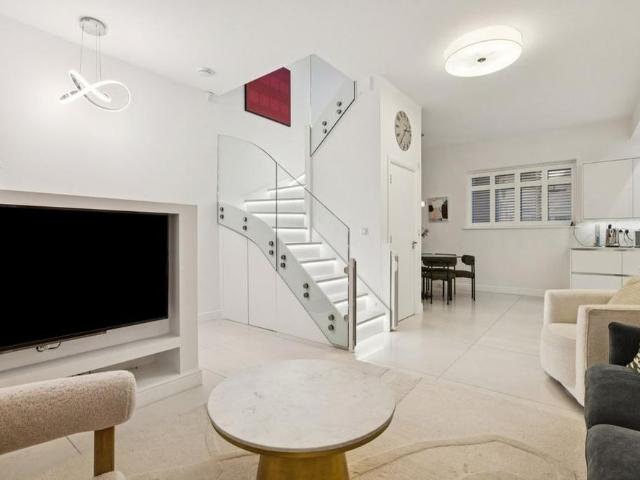 4 bedroom mews to rent