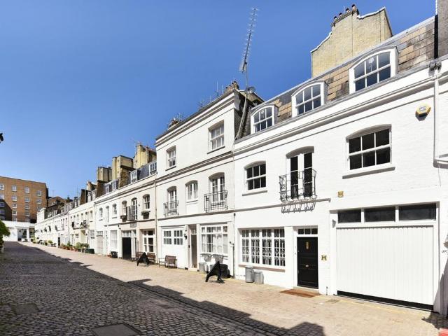 4 bedroom mews to rent