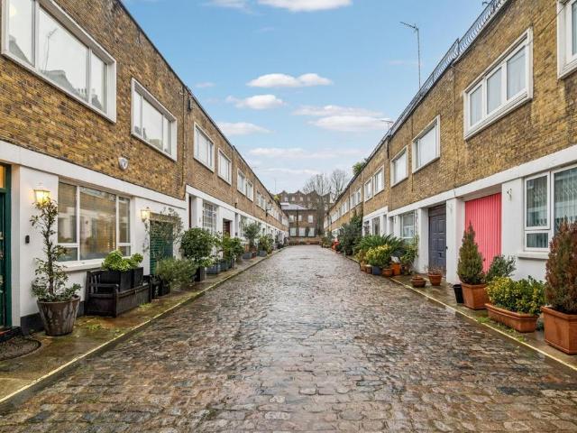 4 bedroom mews to rent