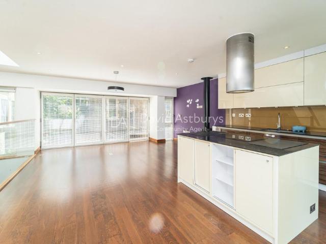 4 bedroom mews to rent