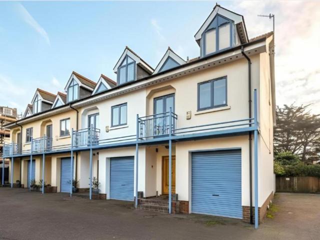 4 bedroom mews to rent