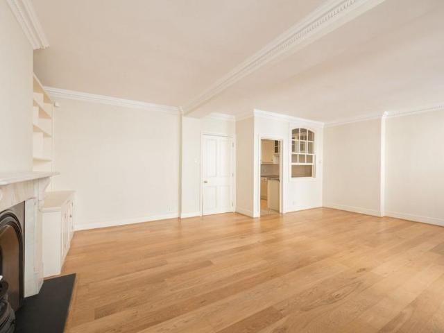 4 bedroom mews to rent