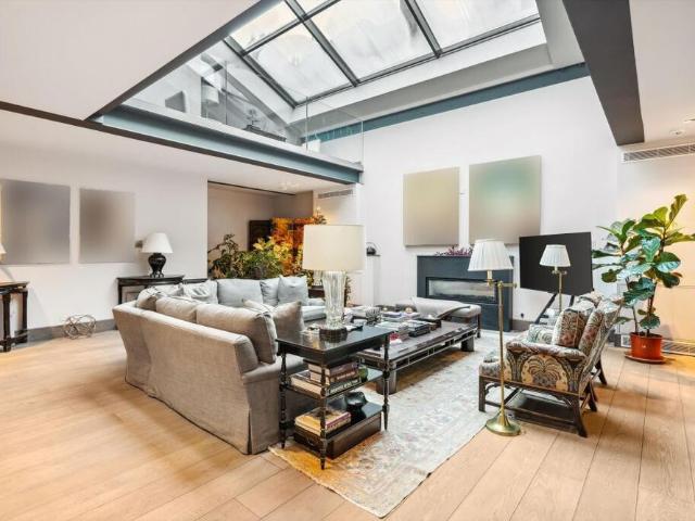 4 bedroom mews to rent