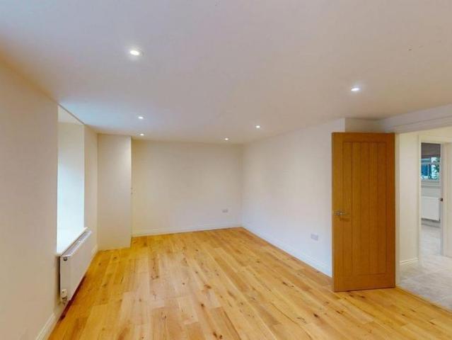 4 bedroom mews to rent