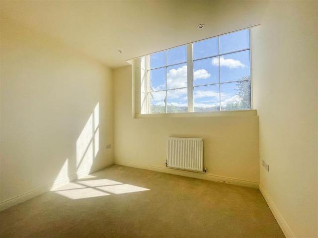 4 bedroom mews to rent