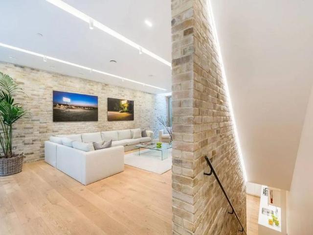 4 bedroom mews to rent