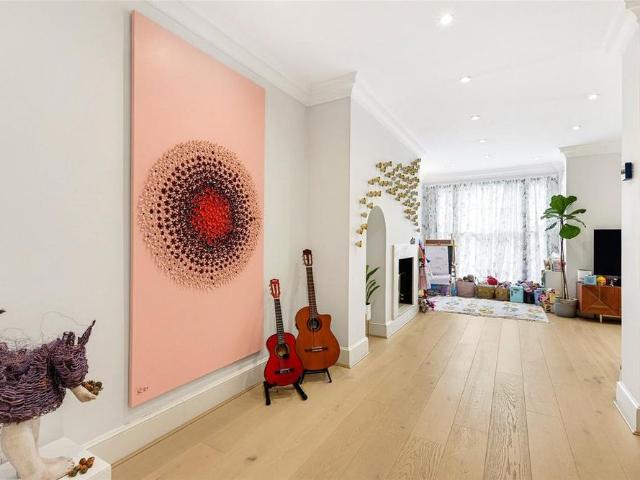 4 bedroom mews to rent