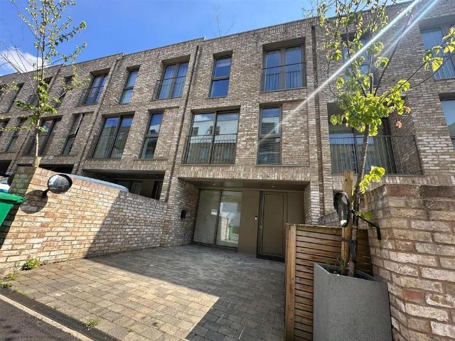 4 bedroom mews for sale