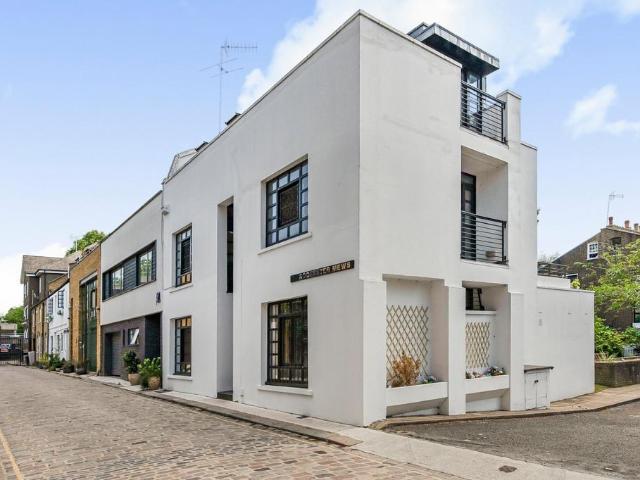 4 bedroom mews for sale