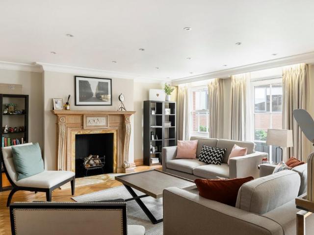 4 bedroom mews for sale