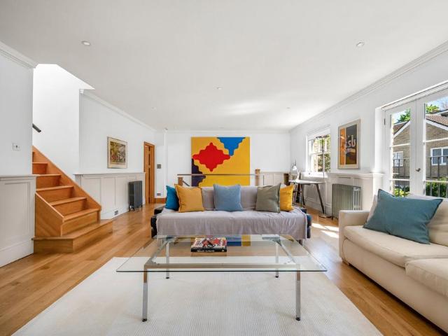 4 bedroom mews for sale