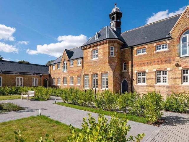 4 bedroom mews for sale