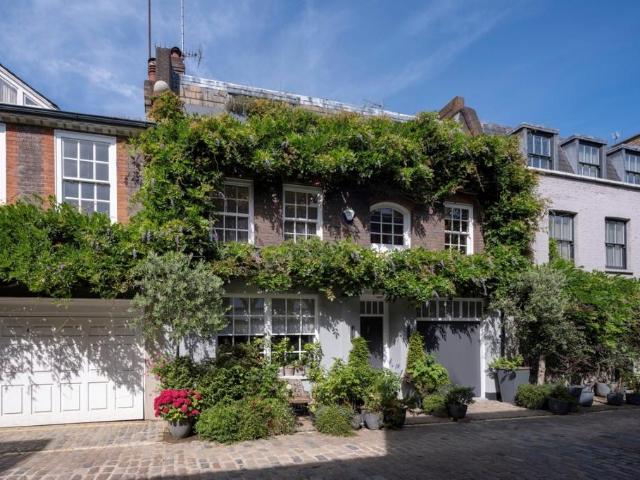 4 bedroom mews for sale