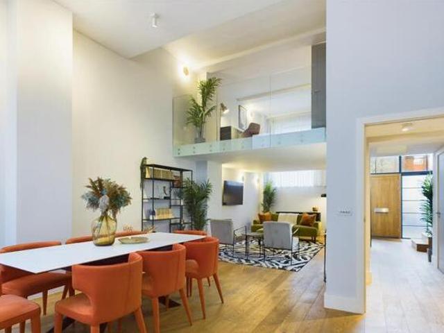 4 Bedroom Mews Property For Sale In Islington, London