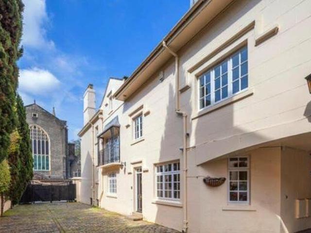 4 Bedroom Mews Property For Sale In Regent´s Park, London
