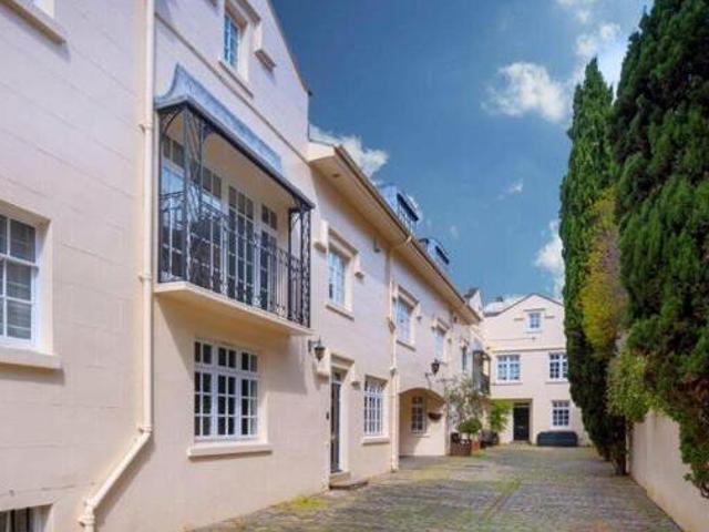 4 Bedroom Mews Property For Sale In Regent´s Park, London