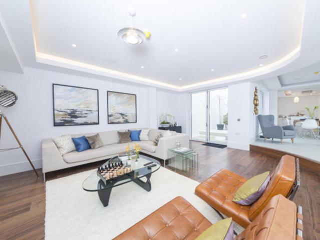 4 bedroom mews property for rent in Fulham, London, SW6