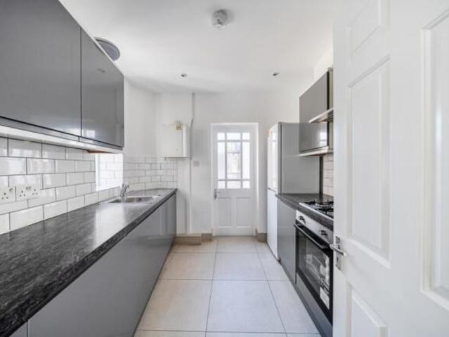 4 bedroom mews property for rent in Montague Road London N8
