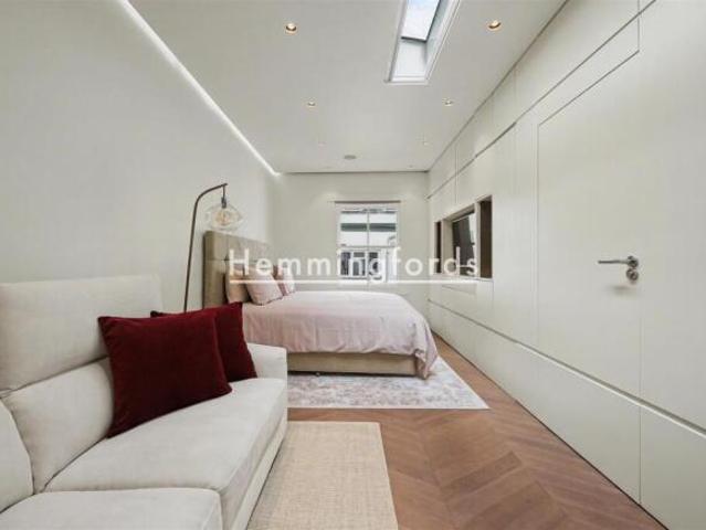 4 bedroom mews property for rent in Princes Mews, Bayswater, London, W2