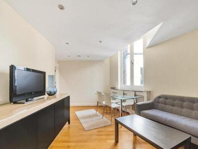 4 Bedroom Mews Property For Rent In St John´s Wood, London