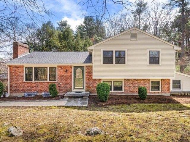 4 bedroom, Medfield MA 02052 LS102443192